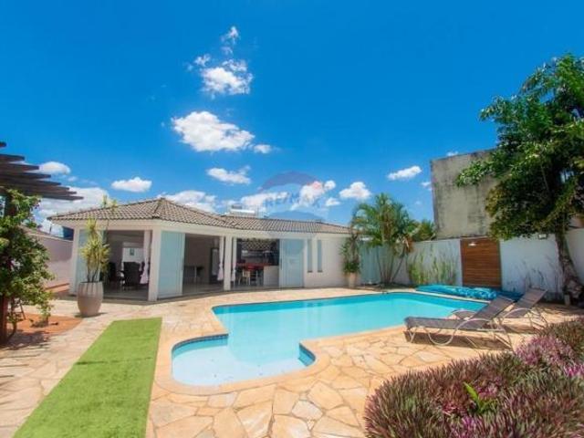 Casa 04 quartos 800m2 Arniqueiras Lazer completo, melhor localização de Arniqueiras