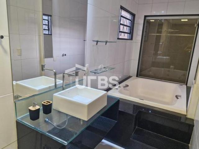 Casa 04 quartos com piscina Setor Urias Magalhães