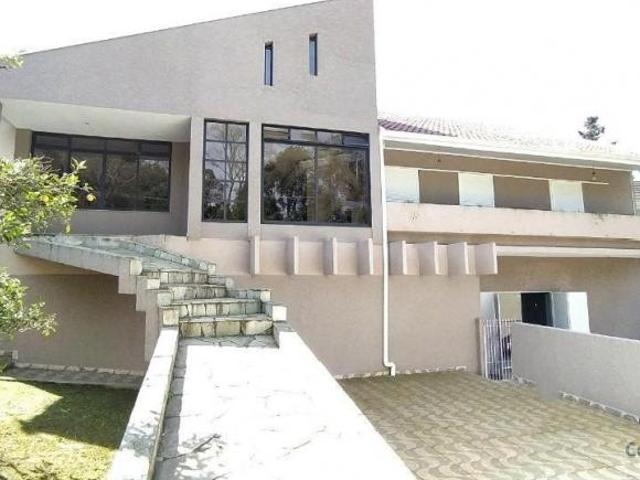 Casa, 04 quartos c/suíte, 02 subsolos tipo bunker, com 05 ambientes subterrâneos amplos, ideal para