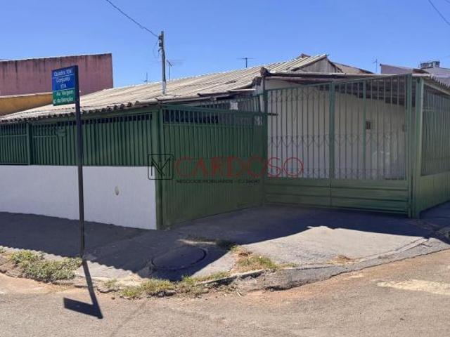 Casa 04 quartos no Recanto das emas, aceita financiamento e FGTS, esquina, desocupada
