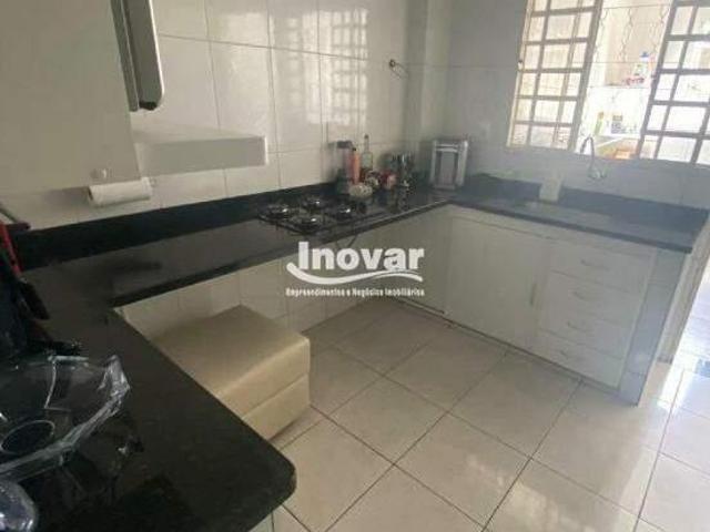 Casa 04 quartos sendo 1 suíte com 9 vagas de garagem Cobertas e 2 descobertas