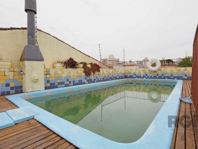 Casa 05 quartos / piscina / lareira / churrasqueira /pátio