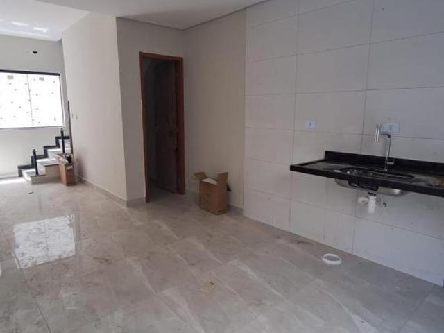 Casa 07: O Charme de um Sobrado com Amplo Quintal Privativo