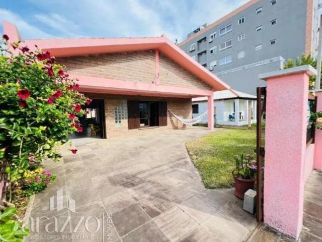 Casa 02 dormitórios no centro de Tramandaí