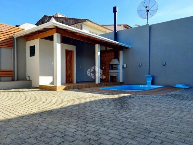 casa 02 dormitórios com piscina e 06 vagas de garagem