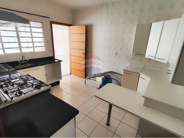 Casa 02 dormitórios com piscina para locação com 146m² por R$ 5.500,00 Jardim do Lago, Atibaia SP