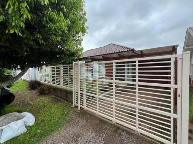 Casa 02 dormitórios e amplo quintal em Linha Santa Cruz
