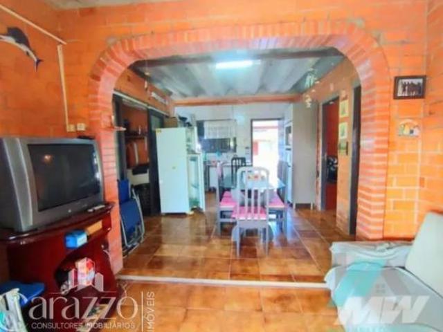 Casa 02 dormitórios em Mariluz