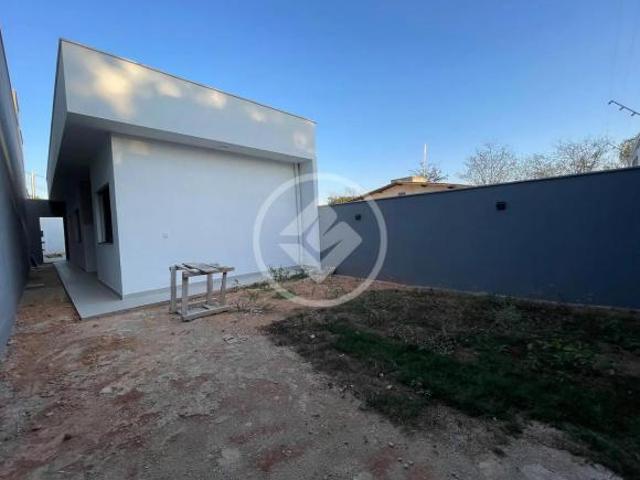 Casa 02 quartos 01 suíte 03 vagas de garagem excelente localização Quintal amplo Bairro Ja