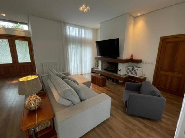 Casa 03 Dorm. Bairro Alphaville