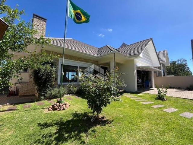 Casa 03 dormitórios, alto padrão, à venda no Bairro Country