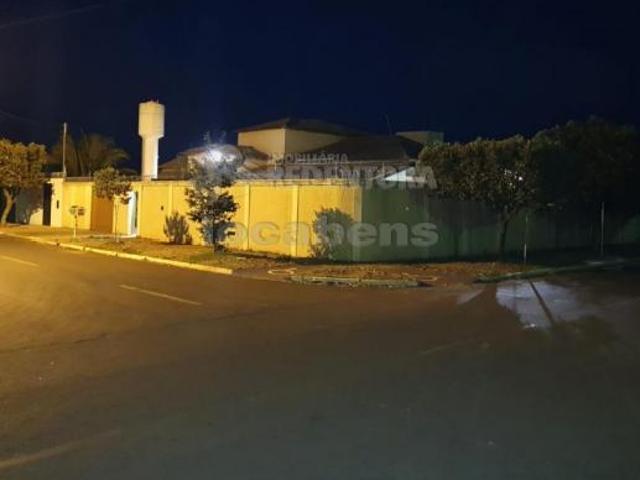 Casa 03 dormitórios Centro Fronteira MG