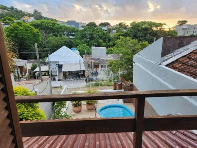 Casa 03 Dormitórios com 01 suíte Bairro Teresópolis