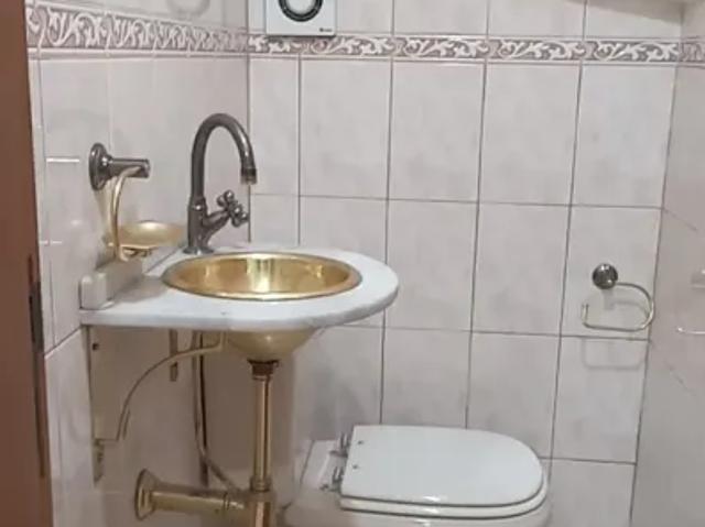 Casa 03 dormitórios, com páteo
