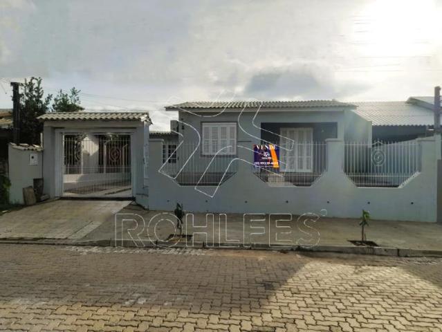 Casa 03 Dormitórios com Pátio