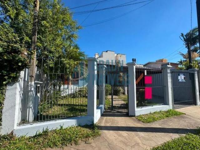 Casa 03 dormitórios com pátio no Bairro Parque Da Matriz em Cachoeirinha proximo a mercado e escola