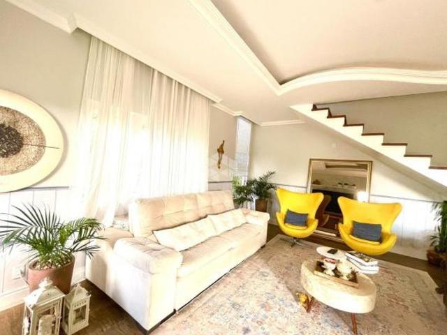 CASA 03 DORMITÓRIOS COM PISCINA
