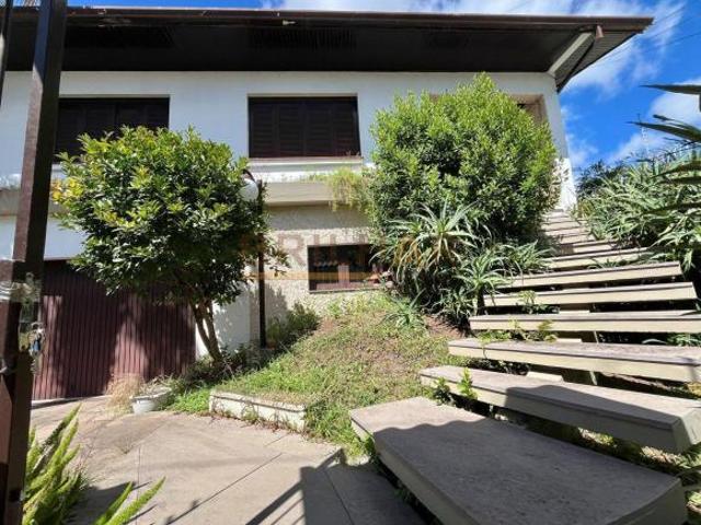 Casa 03 dormitórios comprar bairro Petrópolis