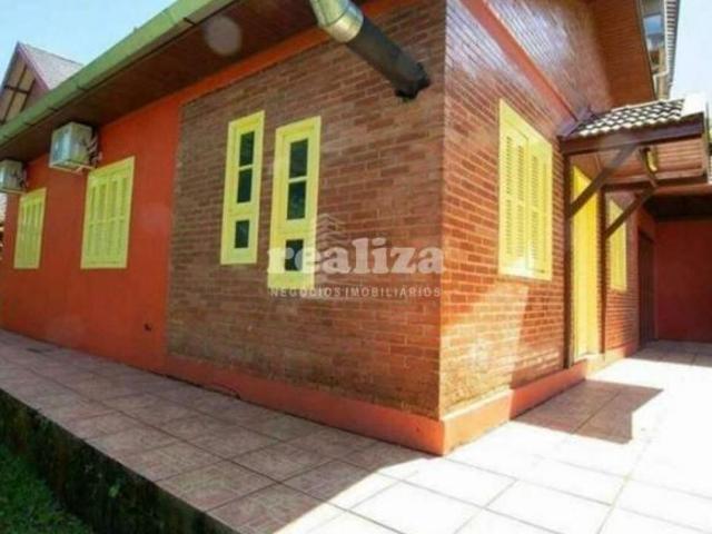 CASA 03 DORMITÓRIOS EM GRAMADO