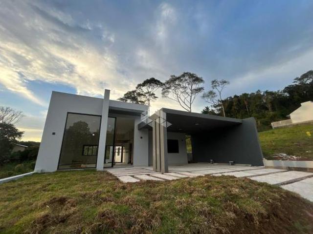 Casa 03 dormitórios próximo a UNISC
