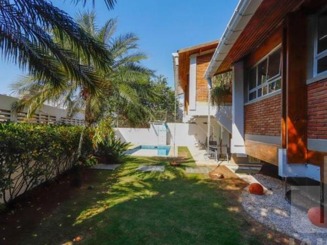 Casa 03 dormitórios, 06 vagas com piscina em Sumaré