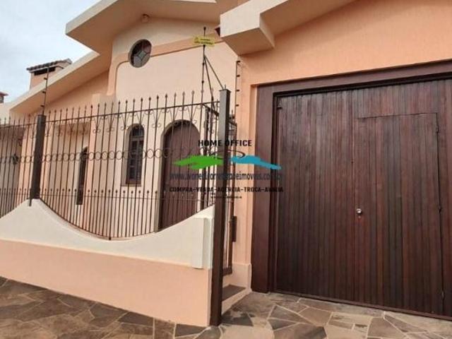 CASA 03 DORMITÓRIOS 01 SUÍTE ESCRITÓRIO E PISCINA. EM ÓTIMO ESTADO DE CONSERVAÇÃO