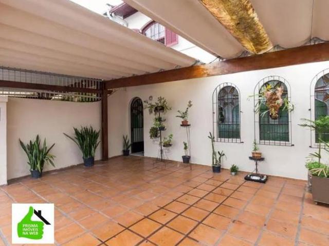 Casa 03 Dormitórios + 01 Suíte + Quintal c/ espaço p/ Área Gourmet + 03 Vagas