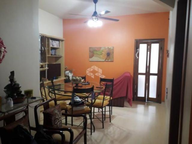 Casa 03 Dormitórios, 03 vagas e 250 m² no bairro Auxiliadora