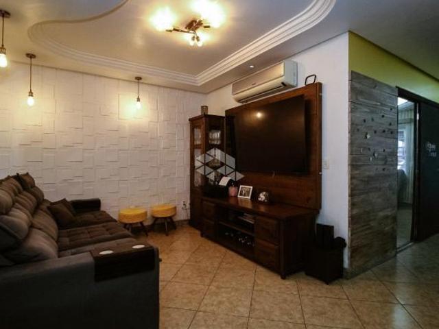 Casa 03 dormitórios, 2 vaga, na Hípica em Poa