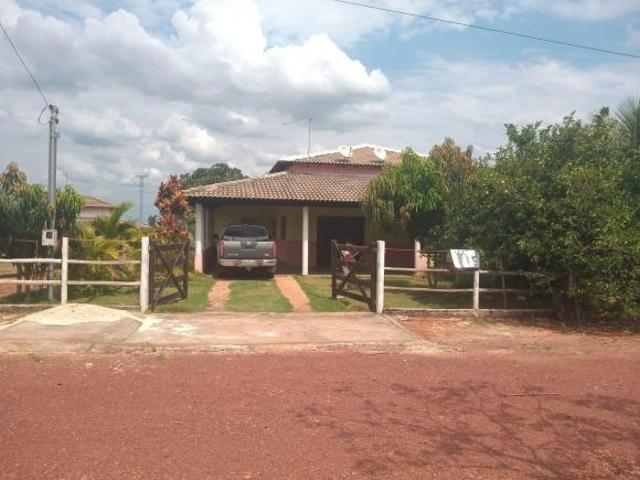 CASA 03 QTOS, SENDO 01 SUÍTE