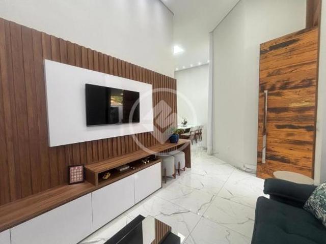 CASA 03 QUARTOS, COM SUITE E EXCELENTE LOCALIZAÇÃO. SALAS INTEGRADAS, COZINHA GOURMET E QUINTAL ESPA