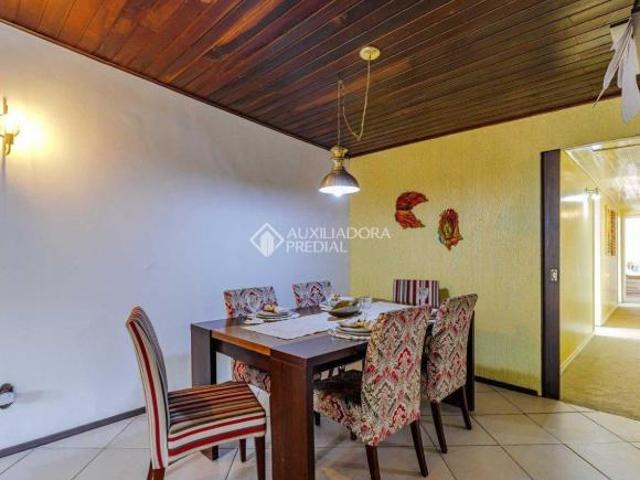 Casa 03 quartos, churrasqueira e garagem em Ipanema