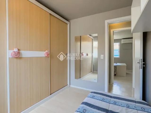 Casa 03 quartos c/suíte em condomínio Bairro Humaitá Porto Alegre