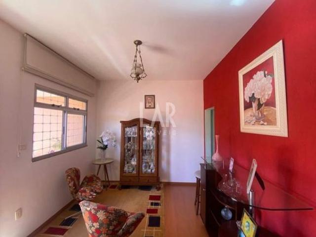 Casa 03 Quartos e 03 Edículas Independentes Alugadas à Venda Santa Efigênia