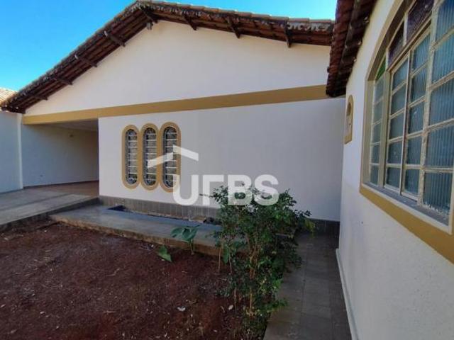 Casa 03 Quartos e 01 Suíte 260m² Setor Coimbra