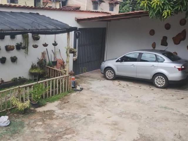CASA 03 QUARTOS E 04 VAGAS