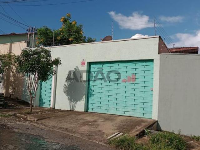 Casa 03 quartos e com churrasqueira 120m2 em Vila Nossa Senhora Aparecida, Goiânia Casa de Rua com