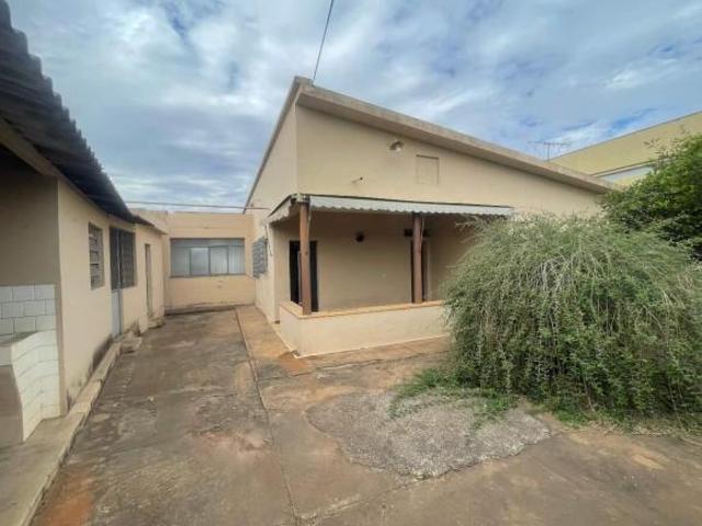 Casa 03 Quartos no Centro de Matozinhos uso Residencial e Comercial !