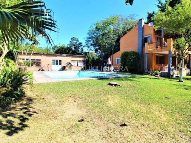 Casa 03 quartos no bairro Belém Novo
