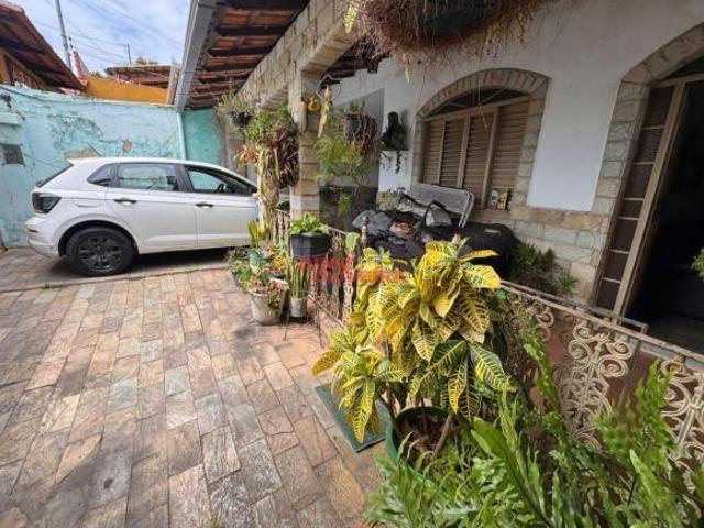 Casa 03 quartos sendo 01 suíte sem escada e quintal