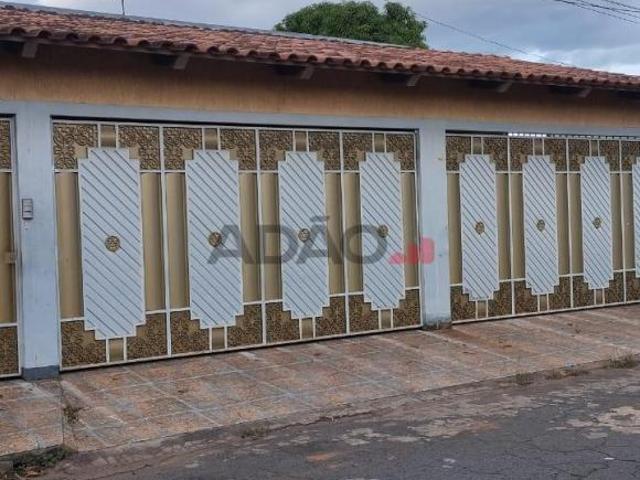 Casa 03 Quartos sendo 02 Suítes Casa de Rua com 3 Quarto s por R$ 1200000.00 no setor Setor Coimbr