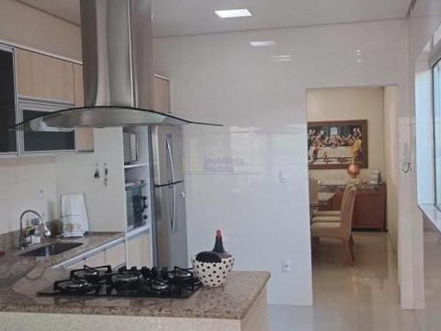 CASA 03 QUARTOS, SUITE E 03 VAGAS