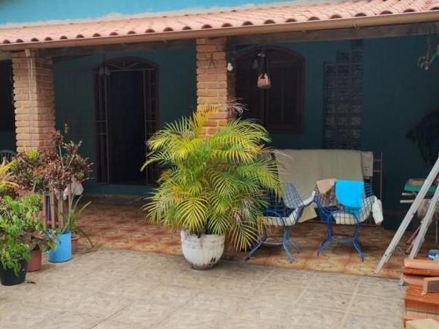 CASA 03 QUARTOS, SUITE E 02 VAGAS