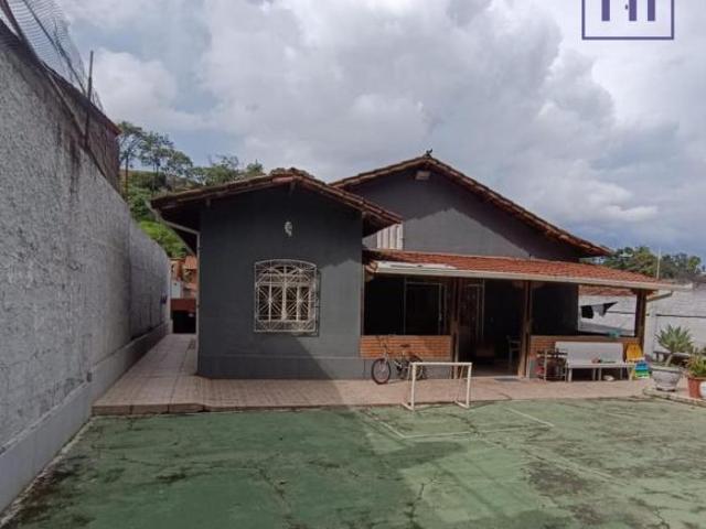 Casa 03 quartos terreno de 1225m², bairro São João, Betim/MG