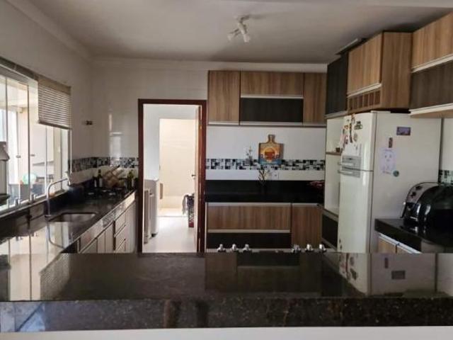 Casa 03 quartos Vicente Pires
