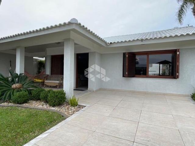 Casa 03quartos/dormitórios/suíte, piscina e 02 vagas/box em Xangrilá!