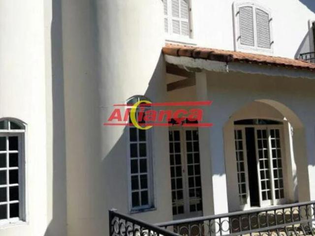 Casa 1600 m² de terreno com piscina e quadra no Alpes da Cantareira