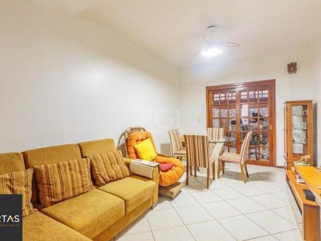 Casa 160m² 3 dormitórios, 1 suíte, churrasqueira, terraço e 2 vagas de garagem