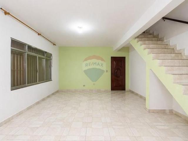 casa 168 m2, 3 dormitórios sendo uma suite, sala ampla cozinha,3 banheiros, garagem 3 vagas, quimta