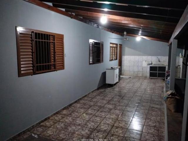 CASA 176 m2, 3 QUARTOS, SUÍTE, 3 GARAGENS, SALA, COPA E VARANDÃO